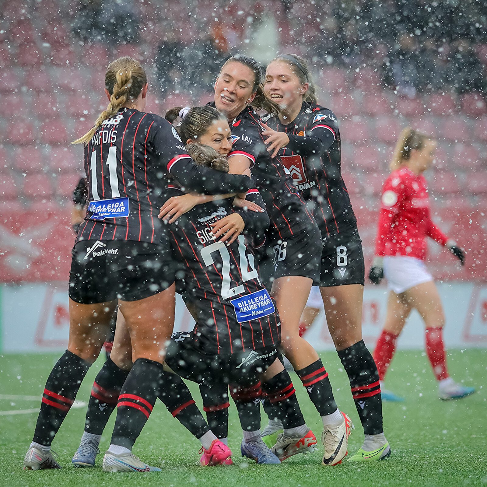 Shaina Faiena Ashouri skrifar undir nýjan samning | Knattspyrnufélagið ...